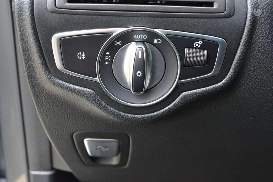 Grey Mercedes-Benz GLC 300 2020 in Vilnius, with an engine capacity of 1.99 L and mileage of 158 thousand km for 35000 €, photo 31 on AUTOMOTO.COM.LV