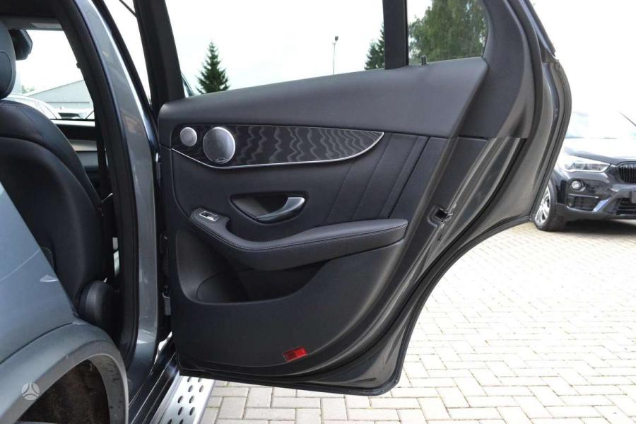 Grey Mercedes-Benz GLC 300 2020 in Vilnius, with an engine capacity of 1.99 L and mileage of 158 thousand km for 35000 €, photo 38 on AUTOMOTO.COM.LV