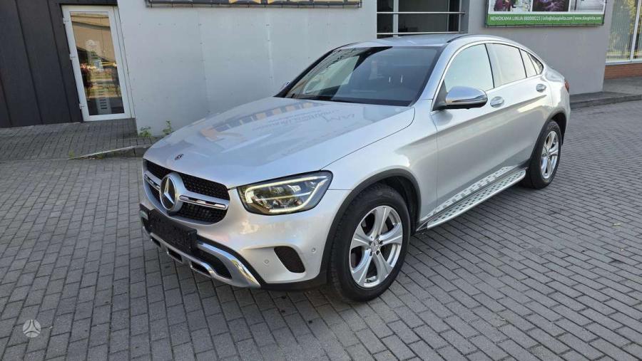 Pelēks Mercedes-Benz GLC 300 2020 Šauļi, ar dzinēja tilpumu 1.95 L un nobraukumu 205 tūkst. km par 33950 €, foto 1 vietnē AUTOMOTO.COM.LV