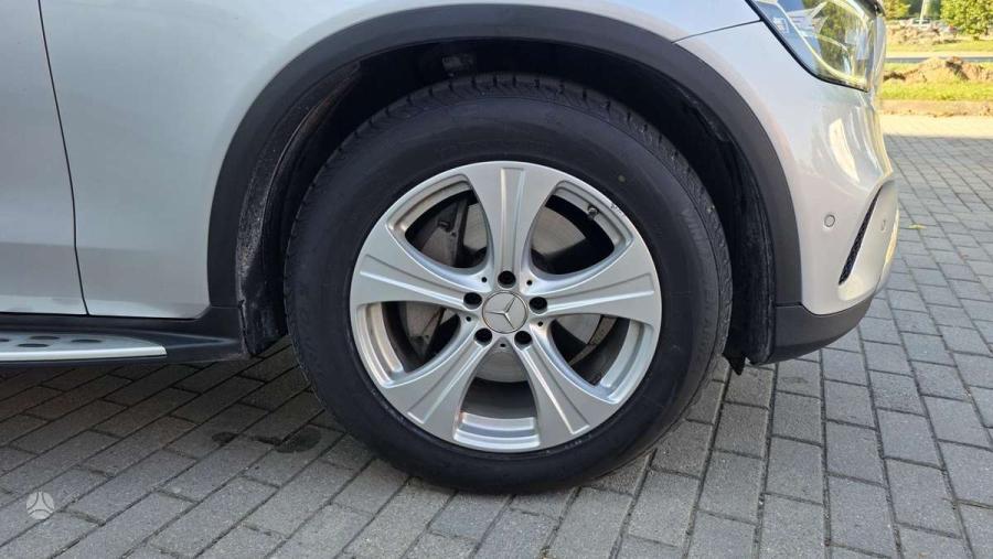 Pelēks Mercedes-Benz GLC 300 2020 Šauļi, ar dzinēja tilpumu 1.95 L un nobraukumu 205 tūkst. km par 33950 €, foto 15 vietnē AUTOMOTO.COM.LV