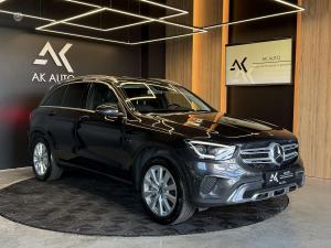 Pelēks Mercedes-Benz GLC 300 2020 Kauņa, ar dzinēja tilpumu 1.99 L un nobraukumu 132 tūkst. km par 31490 €, foto 3 vietnē AUTOMOTO.COM.LV