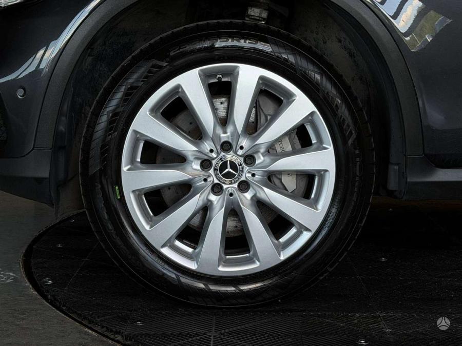 Pelēks Mercedes-Benz GLC 300 2020 Kauņa, ar dzinēja tilpumu 1.99 L un nobraukumu 132 tūkst. km par 31490 €, foto 8 vietnē AUTOMOTO.COM.LV