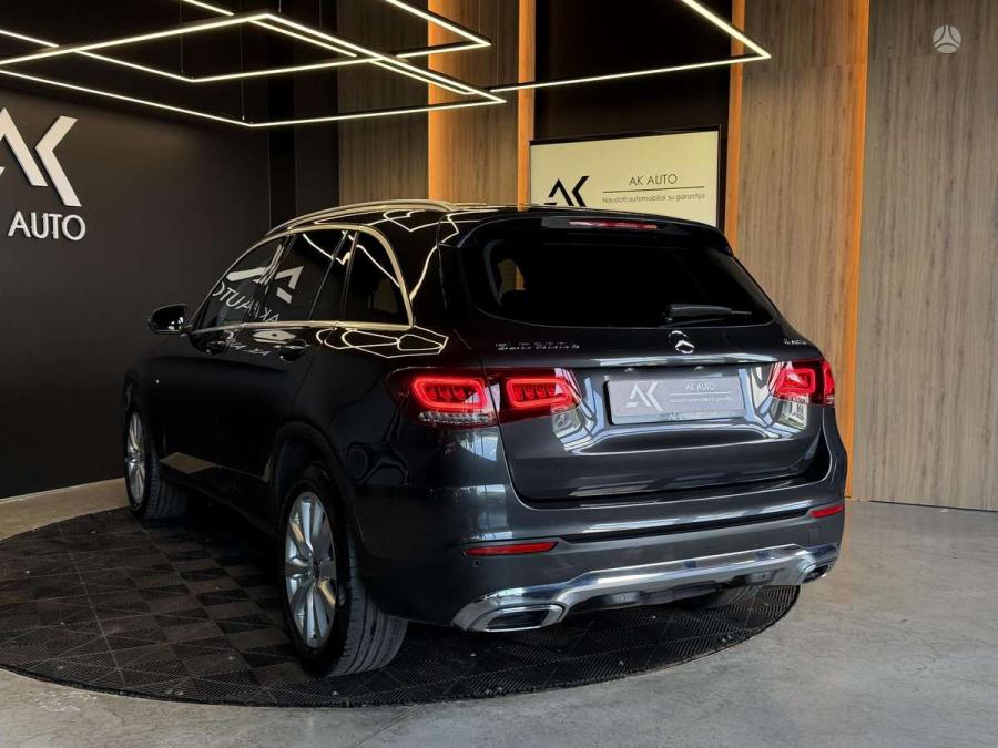 Pelēks Mercedes-Benz GLC 300 2020 Kauņa, ar dzinēja tilpumu 1.99 L un nobraukumu 132 tūkst. km par 31490 €, foto 10 vietnē AUTOMOTO.COM.LV