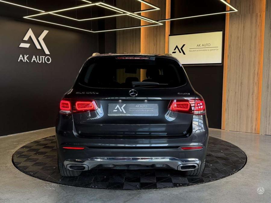 Pelēks Mercedes-Benz GLC 300 2020 Kauņa, ar dzinēja tilpumu 1.99 L un nobraukumu 132 tūkst. km par 31490 €, foto 11 vietnē AUTOMOTO.COM.LV