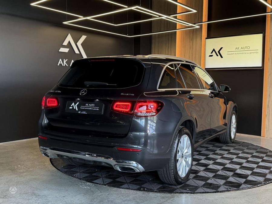 Pelēks Mercedes-Benz GLC 300 2020 Kauņa, ar dzinēja tilpumu 1.99 L un nobraukumu 132 tūkst. km par 31490 €, foto 12 vietnē AUTOMOTO.COM.LV