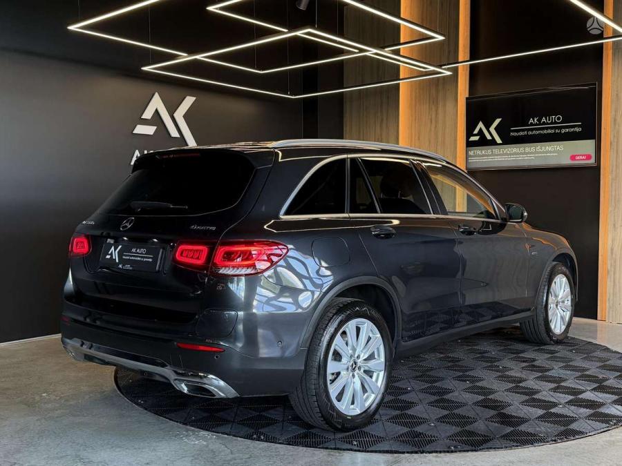 Pelēks Mercedes-Benz GLC 300 2020 Kauņa, ar dzinēja tilpumu 1.99 L un nobraukumu 132 tūkst. km par 31490 €, foto 13 vietnē AUTOMOTO.COM.LV