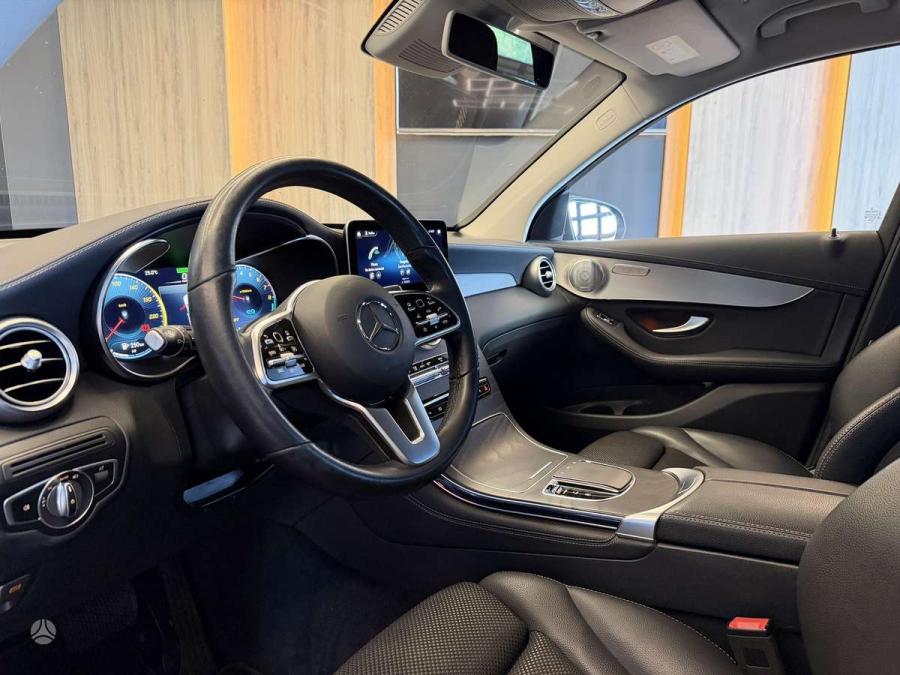 Pelēks Mercedes-Benz GLC 300 2020 Kauņa, ar dzinēja tilpumu 1.99 L un nobraukumu 132 tūkst. km par 31490 €, foto 14 vietnē AUTOMOTO.COM.LV