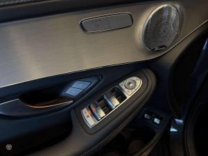 Pelēks Mercedes-Benz GLC 300 2020 Kauņa, ar dzinēja tilpumu 1.99 L un nobraukumu 132 tūkst. km par 31490 €, foto 24 vietnē AUTOMOTO.COM.LV
