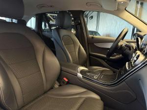 Pelēks Mercedes-Benz GLC 300 2020 Kauņa, ar dzinēja tilpumu 1.99 L un nobraukumu 132 tūkst. km par 31490 €, foto 28 vietnē AUTOMOTO.COM.LV
