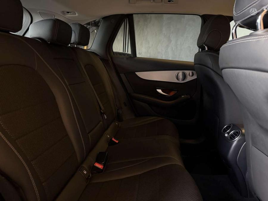 Pelēks Mercedes-Benz GLC 300 2020 Kauņa, ar dzinēja tilpumu 1.99 L un nobraukumu 132 tūkst. km par 31490 €, foto 29 vietnē AUTOMOTO.COM.LV