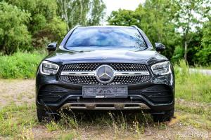 Серый Мерседес GLC 300 2020 в Кретинга, объемом двигателя 2.00 л и пробегом 45 тыс. км за 35500 €, фото 6 на AUTOMOTO.COM.LV
