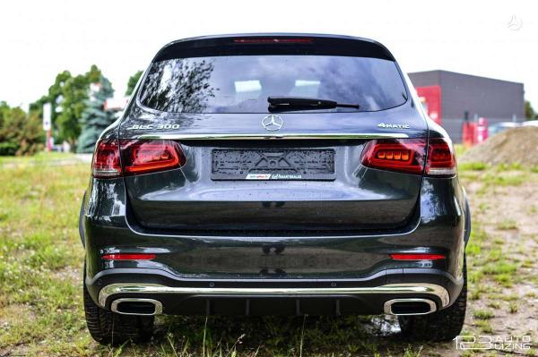 Grey Mercedes-Benz GLC 300 2020 in Kretinga, with an engine capacity of 2.00 L and mileage of 45 thousand km for 35500 €, photo 9 on AUTOMOTO.COM.LV