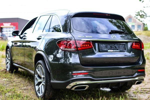 Grey Mercedes-Benz GLC 300 2020 in Kretinga, with an engine capacity of 2.00 L and mileage of 45 thousand km for 35500 €, photo 10 on AUTOMOTO.COM.LV