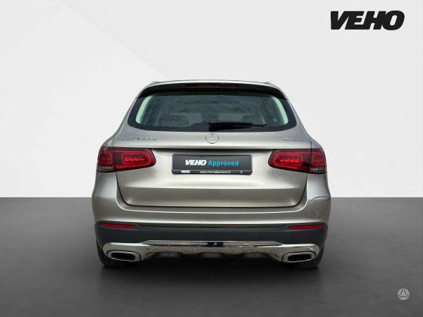Pelēks Mercedes-Benz GLC 300 2020 Viļņa, ar dzinēja tilpumu 1.99 L un nobraukumu 127 tūkst. km par 30900 €, foto 4 vietnē AUTOMOTO.COM.LV
