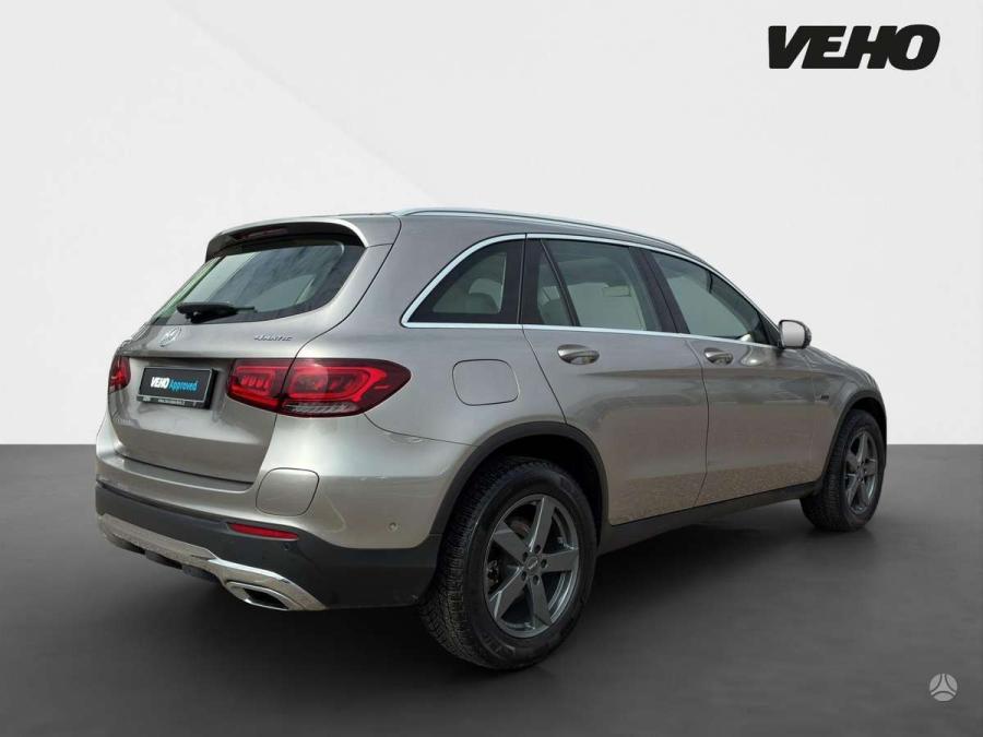 Pelēks Mercedes-Benz GLC 300 2020 Viļņa, ar dzinēja tilpumu 1.99 L un nobraukumu 127 tūkst. km par 30900 €, foto 6 vietnē AUTOMOTO.COM.LV