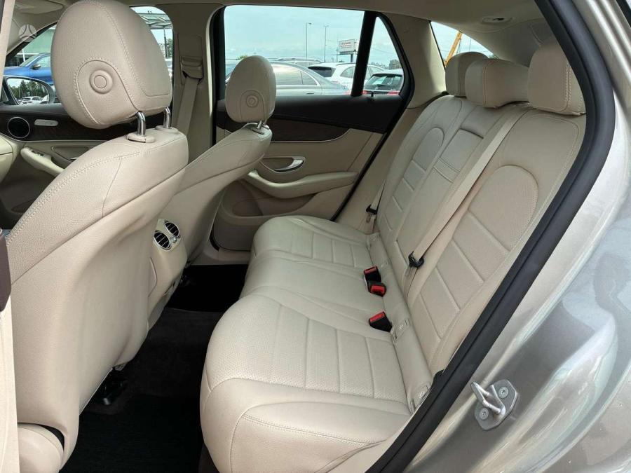 Pelēks Mercedes-Benz GLC 300 2020 Viļņa, ar dzinēja tilpumu 1.99 L un nobraukumu 127 tūkst. km par 30900 €, foto 14 vietnē AUTOMOTO.COM.LV