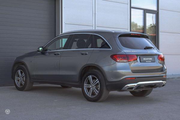 Grey Mercedes-Benz GLC 300 2020 in Kaunas, with an engine capacity of 1.99 L and mileage of 157 thousand km for 27999 €, photo 8 on AUTOMOTO.COM.LV