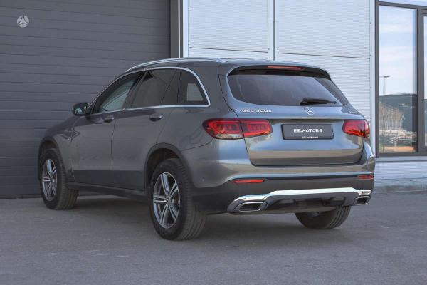 Grey Mercedes-Benz GLC 300 2020 in Kaunas, with an engine capacity of 1.99 L and mileage of 157 thousand km for 27999 €, photo 9 on AUTOMOTO.COM.LV
