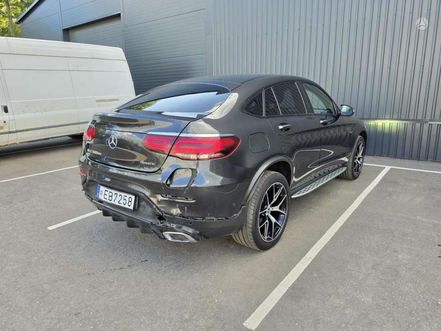 Grey Mercedes-Benz GLC 300 2020 in Kaunas, with an engine capacity of 1.95 L and mileage of 145 thousand km for 25400 €, photo 9 on AUTOMOTO.COM.LV