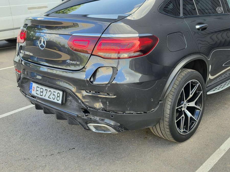 Grey Mercedes-Benz GLC 300 2020 in Kaunas, with an engine capacity of 1.95 L and mileage of 145 thousand km for 25400 €, photo 12 on AUTOMOTO.COM.LV