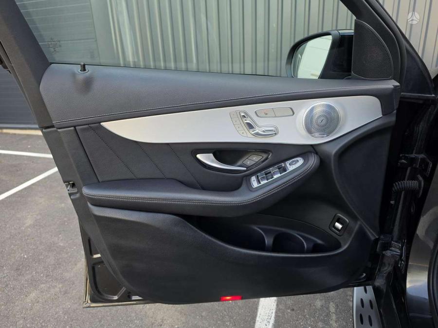 Grey Mercedes-Benz GLC 300 2020 in Kaunas, with an engine capacity of 1.95 L and mileage of 145 thousand km for 25400 €, photo 25 on AUTOMOTO.COM.LV