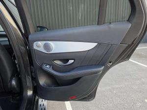 Grey Mercedes-Benz GLC 300 2020 in Kaunas, with an engine capacity of 1.95 L and mileage of 145 thousand km for 25400 €, photo 33 on AUTOMOTO.COM.LV