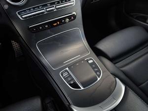 Pelēks Mercedes-Benz GLC 300 2020 Kauņa, ar dzinēja tilpumu 1.95 L un nobraukumu 145 tūkst. km par 25400 €, foto 40 vietnē AUTOMOTO.COM.LV