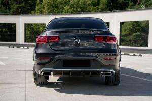 Grey Mercedes-Benz GLC 300 2020 in Vilnius, with an engine capacity of 1.99 L and mileage of 124 thousand km for 30900 €, photo  on AUTOMOTO.COM.LV