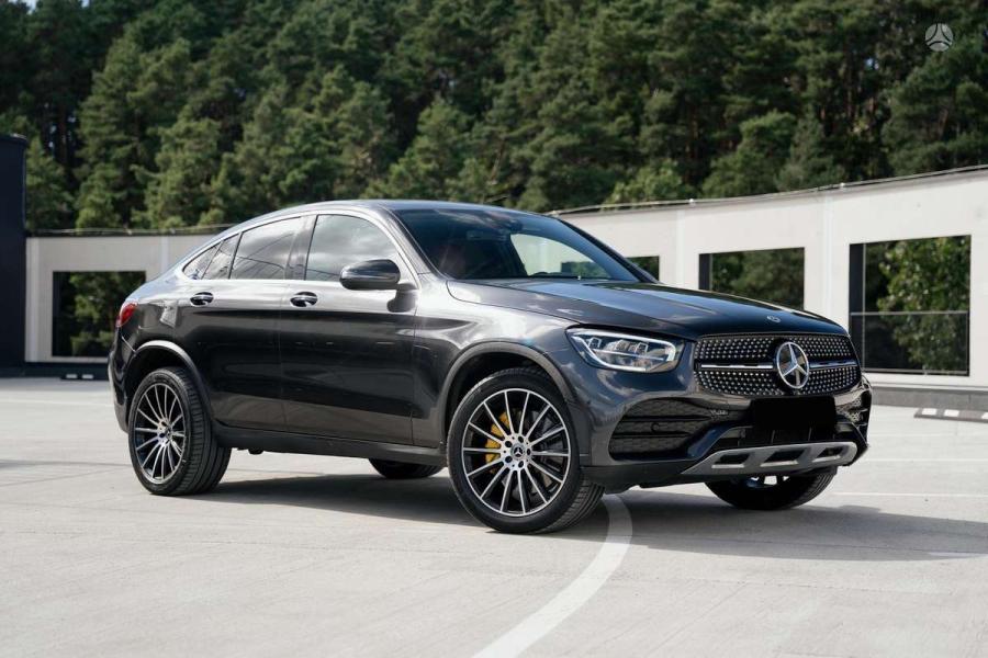 Grey Mercedes-Benz GLC 300 2020 in Vilnius, with an engine capacity of 1.99 L and mileage of 124 thousand km for 30900 €, photo 3 on AUTOMOTO.COM.LV