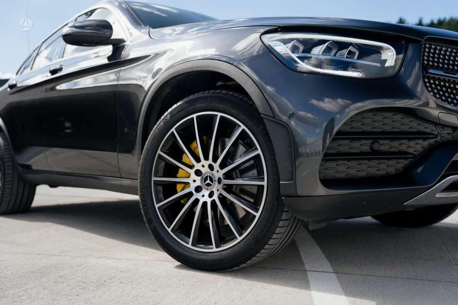 Grey Mercedes-Benz GLC 300 2020 in Vilnius, with an engine capacity of 1.99 L and mileage of 124 thousand km for 30900 €, photo 6 on AUTOMOTO.COM.LV