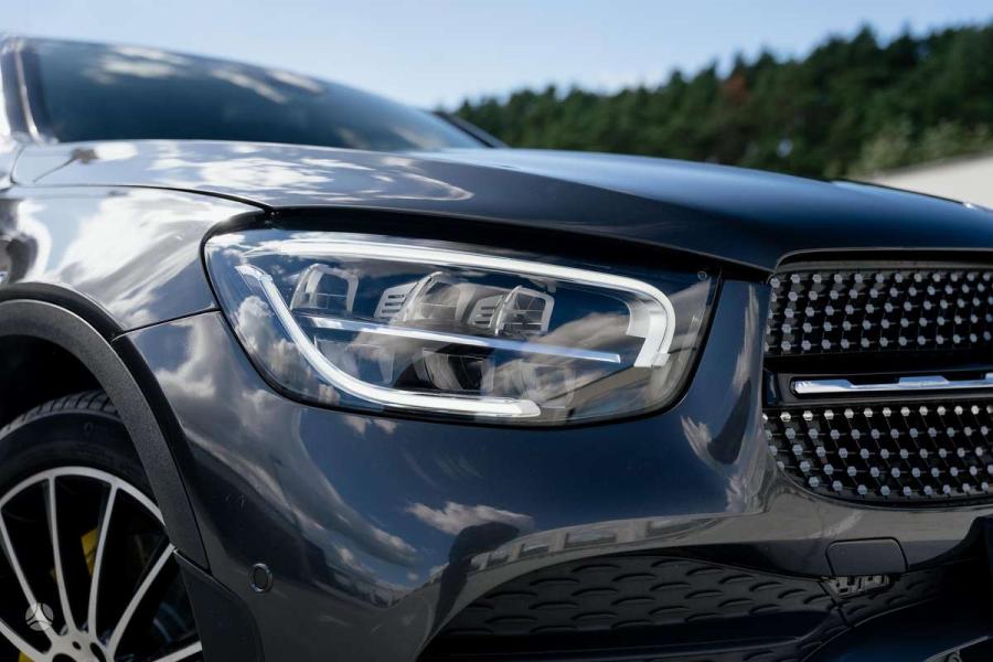 Grey Mercedes-Benz GLC 300 2020 in Vilnius, with an engine capacity of 1.99 L and mileage of 124 thousand km for 30900 €, photo 7 on AUTOMOTO.COM.LV