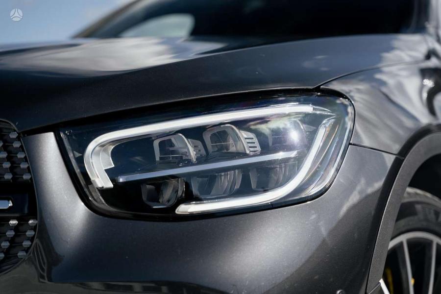 Grey Mercedes-Benz GLC 300 2020 in Vilnius, with an engine capacity of 1.99 L and mileage of 124 thousand km for 30900 €, photo 18 on AUTOMOTO.COM.LV