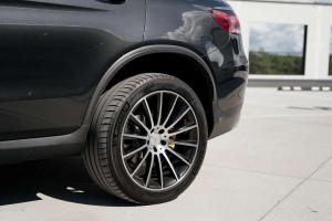 Grey Mercedes-Benz GLC 300 2020 in Vilnius, with an engine capacity of 1.99 L and mileage of 124 thousand km for 30900 €, photo 20 on AUTOMOTO.COM.LV