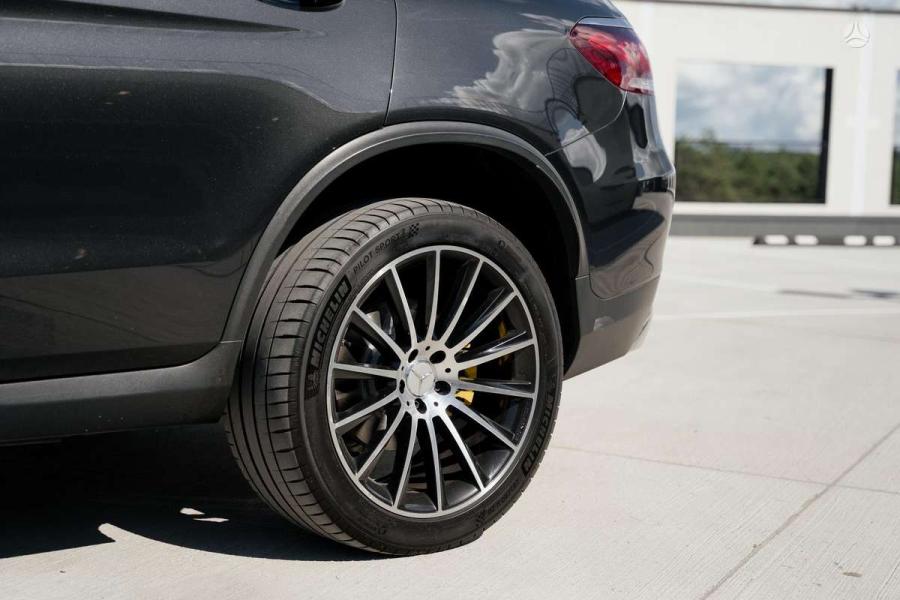 Grey Mercedes-Benz GLC 300 2020 in Vilnius, with an engine capacity of 1.99 L and mileage of 124 thousand km for 30900 €, photo 20 on AUTOMOTO.COM.LV
