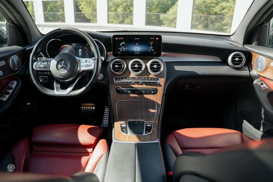 Grey Mercedes-Benz GLC 300 2020 in Vilnius, with an engine capacity of 1.99 L and mileage of 124 thousand km for 30900 €, photo 25 on AUTOMOTO.COM.LV