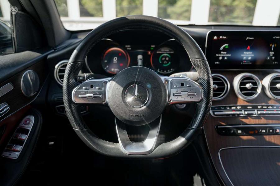 Grey Mercedes-Benz GLC 300 2020 in Vilnius, with an engine capacity of 1.99 L and mileage of 124 thousand km for 30900 €, photo 26 on AUTOMOTO.COM.LV
