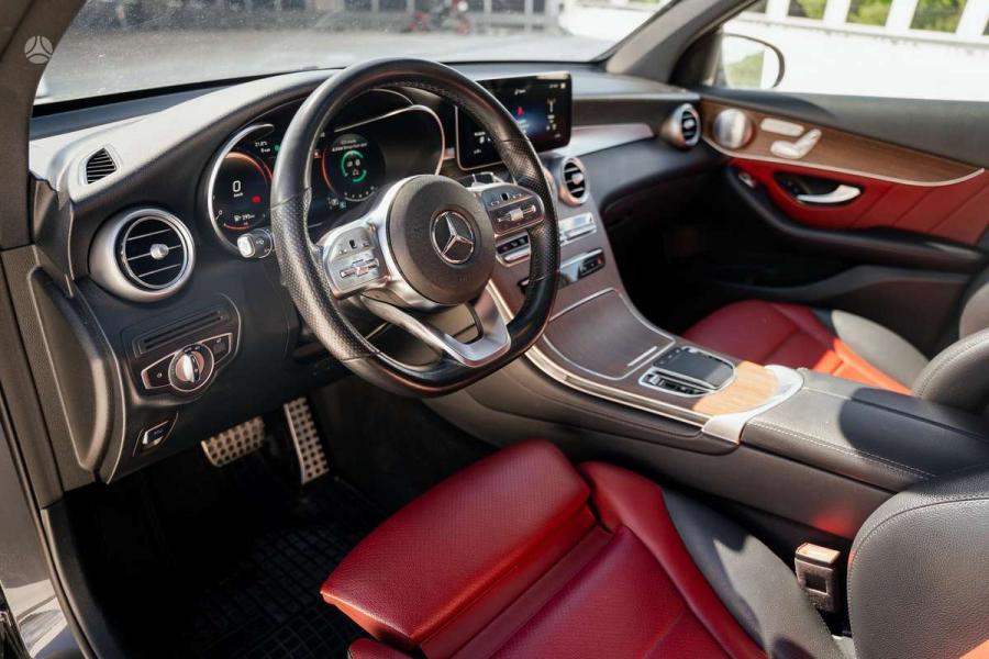 Grey Mercedes-Benz GLC 300 2020 in Vilnius, with an engine capacity of 1.99 L and mileage of 124 thousand km for 30900 €, photo 33 on AUTOMOTO.COM.LV
