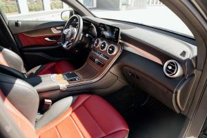 Grey Mercedes-Benz GLC 300 2020 in Vilnius, with an engine capacity of 1.99 L and mileage of 124 thousand km for 30900 €, photo 38 on AUTOMOTO.COM.LV