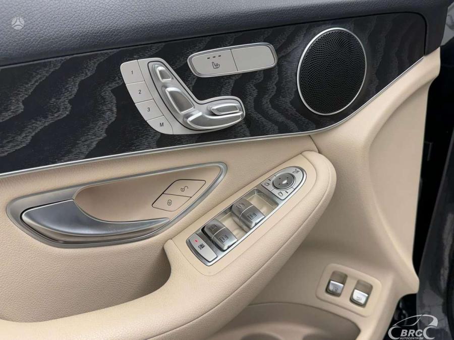 Pelēks Mercedes-Benz GLC 300 2020 Viļņa, ar dzinēja tilpumu 1.99 L un nobraukumu 131 tūkst. km par 29500 €, foto 12 vietnē AUTOMOTO.COM.LV