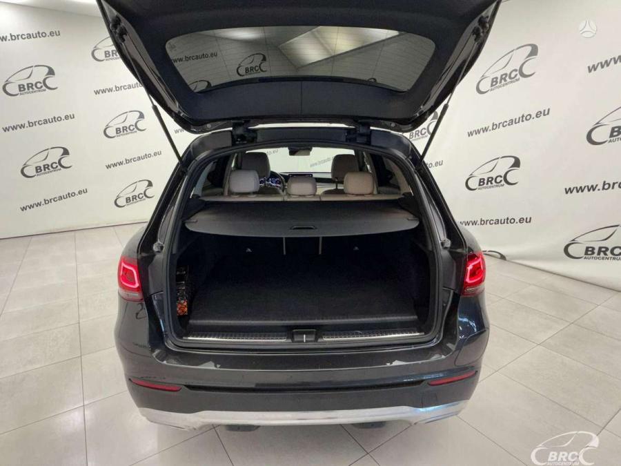 Pelēks Mercedes-Benz GLC 300 2020 Viļņa, ar dzinēja tilpumu 1.99 L un nobraukumu 131 tūkst. km par 29500 €, foto 23 vietnē AUTOMOTO.COM.LV