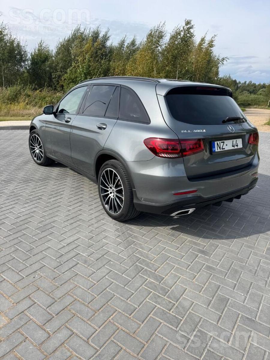 Grey Mercedes-Benz GLC 300 2020 in Kuldiga, with an engine capacity of 2.00 L and mileage of 146 thousand km for 32500 €, photo 3 on AUTOMOTO.COM.LV