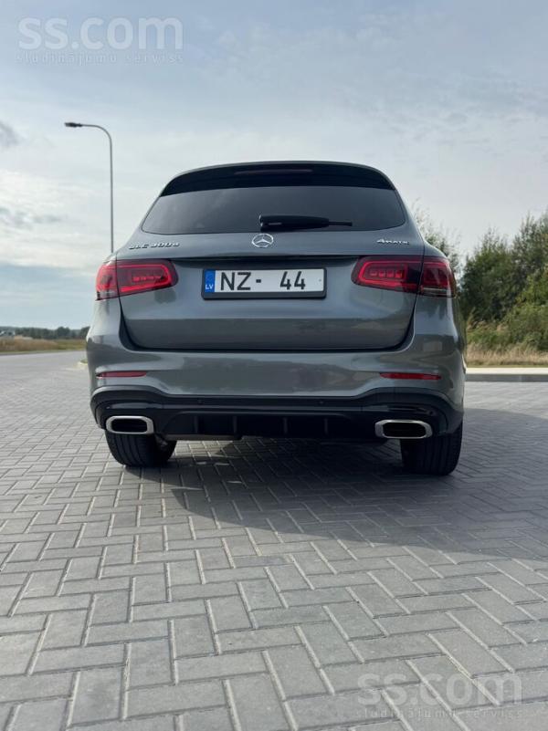 Grey Mercedes-Benz GLC 300 2020 in Kuldiga, with an engine capacity of 2.00 L and mileage of 146 thousand km for 32500 €, photo 4 on AUTOMOTO.COM.LV