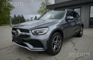 Grey Mercedes-Benz GLC 300 2021 in Vilnius, with an engine capacity of 2.00 L and mileage of 169 thousand km for 35999 €, photo 4 on AUTOMOTO.COM.LV