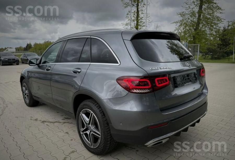 Grey Mercedes-Benz GLC 300 2021 in Vilnius, with an engine capacity of 2.00 L and mileage of 169 thousand km for 35999 €, photo 6 on AUTOMOTO.COM.LV
