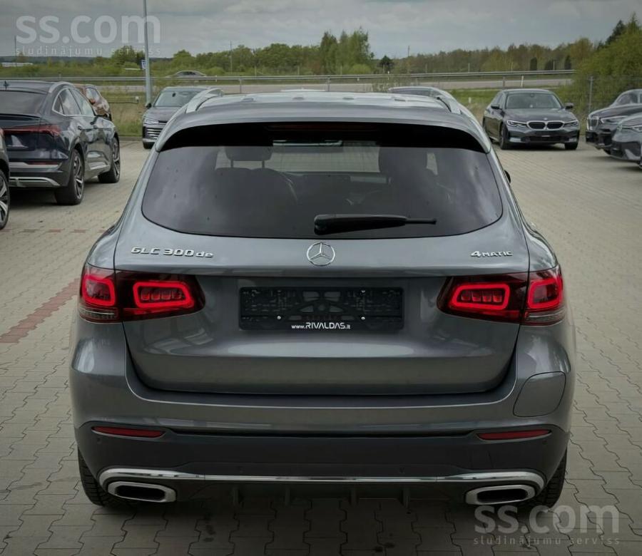 Grey Mercedes-Benz GLC 300 2021 in Vilnius, with an engine capacity of 2.00 L and mileage of 169 thousand km for 35999 €, photo 7 on AUTOMOTO.COM.LV