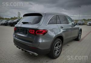 Grey Mercedes-Benz GLC 300 2021 in Vilnius, with an engine capacity of 2.00 L and mileage of 169 thousand km for 35999 €, photo 8 on AUTOMOTO.COM.LV