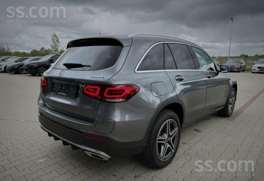 Grey Mercedes-Benz GLC 300 2021 in Vilnius, with an engine capacity of 2.00 L and mileage of 169 thousand km for 35999 €, photo 8 on AUTOMOTO.COM.LV