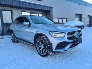 Pelēks Mercedes-Benz GLC 300 2021 Šauļi, ar dzinēja tilpumu 1.95 L un nobraukumu 138 tūkst. km par 34485 €, foto 3 vietnē AUTOMOTO.COM.LV