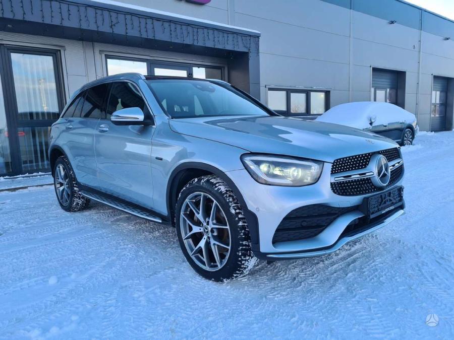 Pelēks Mercedes-Benz GLC 300 2021 Šauļi, ar dzinēja tilpumu 1.95 L un nobraukumu 138 tūkst. km par 34485 €, foto 3 vietnē AUTOMOTO.COM.LV