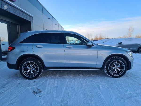 Grey Mercedes-Benz GLC 300 2021 in Siauliai, with an engine capacity of 1.95 L and mileage of 138 thousand km for 34485 €, photo 5 on AUTOMOTO.COM.LV